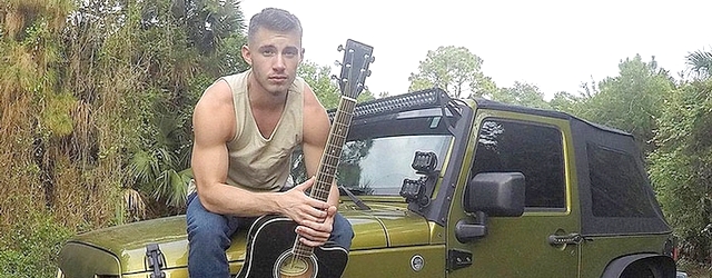Ce chanteur de country trans qui fait le buzz | 24Gay